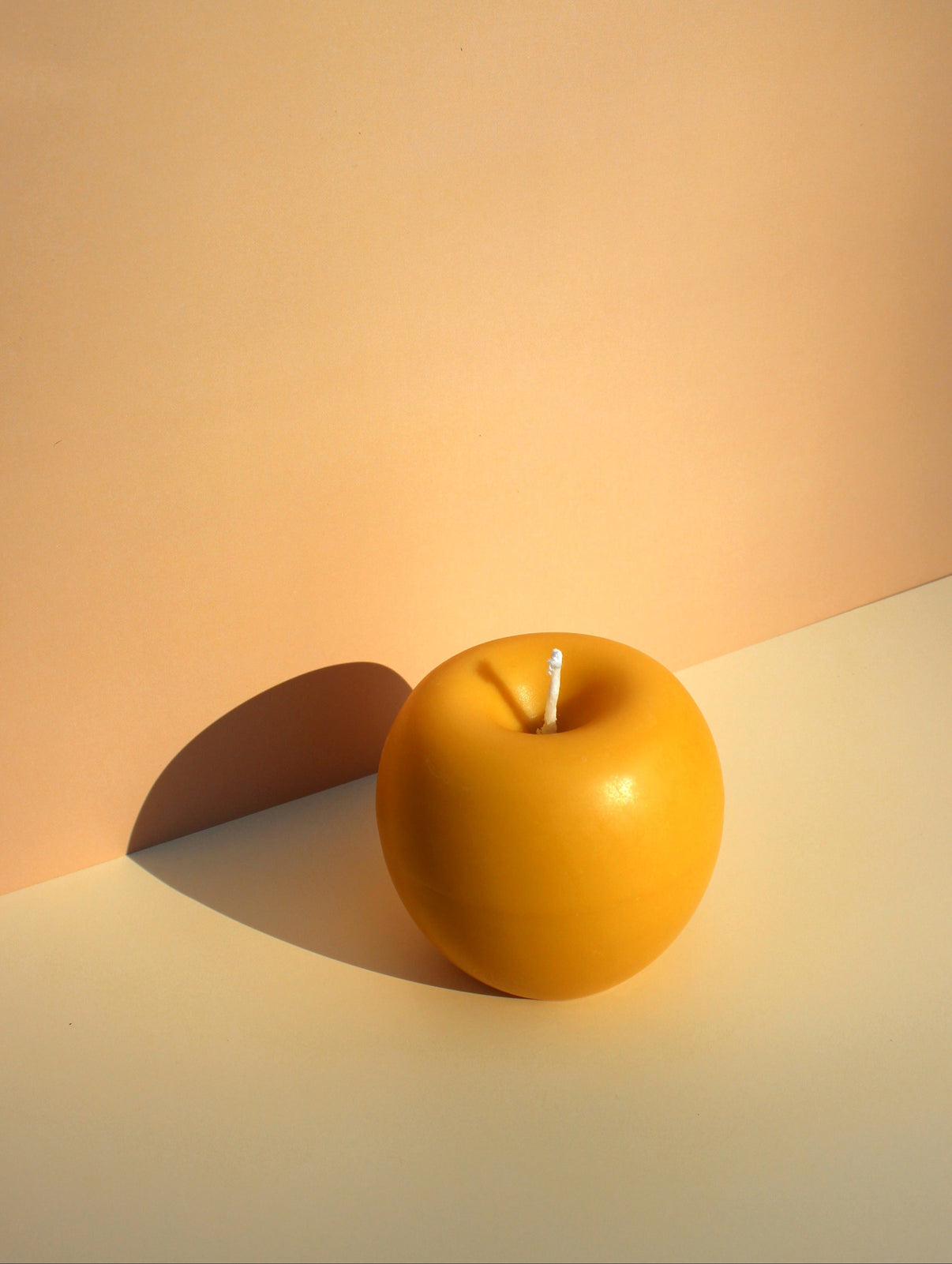 Bougie Pomme Lunaire parfumée Mid Century – Charlie.